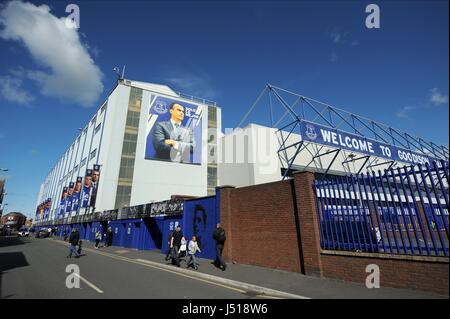ROBERTO MARTINEZ MURAL EVERTON V ARSENAL GOODISON PARK EVERTON ENGLAND ...