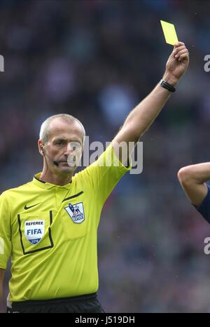 Referee Martin Atkinson Stock Photo - Alamy