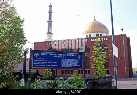 Holy Trinity church and Birmingham Jame Masjid that stand side by side ...