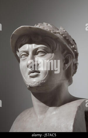 Greek general and statesman Pyrrhus of Epirus (319/318 - 272 BC). Roman ...
