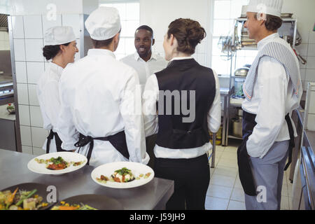 Restaurant manager briefing to his kitchen staff Stock Photo - Alamy