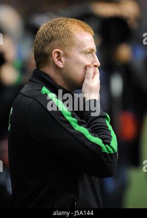 NEIL LENNON GLASGOW CELTIC MANAGER GLASGOW CELTIC MANAGER EMIRATES ...