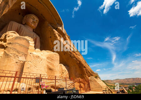 Giant Buddha statue, Mount Sumeru Grottoes, Guyuan, Ningxia, China ...