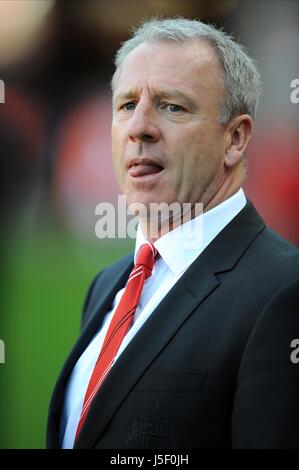 KEVIN BALL SUNDERLAND FC MANAGER SUNDERLAND FC MANAGER STADIUM OF LIGHT ...