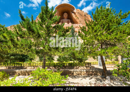 Giant Buddha statue, Mount Sumeru Grottoes, Guyuan, Ningxia, China ...