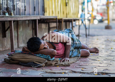India Mumbai, street children sleep on the road beside traffic Stock ...