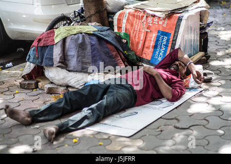 India Mumbai, street children sleep on the road beside traffic Stock ...