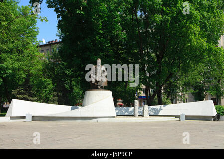 The statue of the poet Abai Qunanbaiuli in front of the Palace of the ...