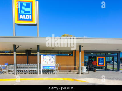 Front entrance to an Aldi store Stock Photo - Alamy