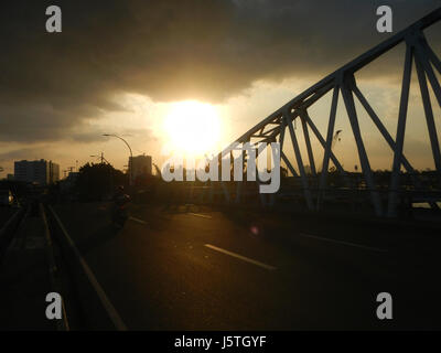 The Lambingan Bridge is a key bridge spanning the Pasig River in the ...