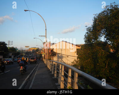 The Lambingan Bridge in Manila spans the Pasig River, connecting ...