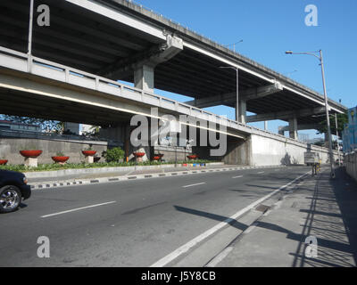 The South Luzon Expressway (SLEX) and Metro Manila Skyway form a major ...