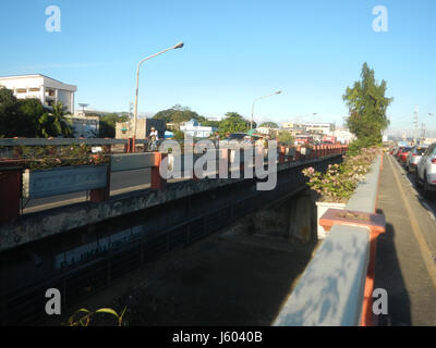 The Vargas Bridge, crossing the Pasig River in Metro Manila, connects ...