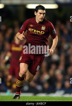 GARETH BARRY MANCHESTER CITY FC ETIHAD STADIUM MANCHESTER ENGLAND 03 ...