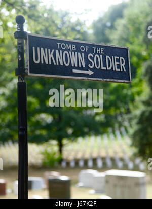 Tomb of the unknown soldier sign, Arlington National Cemetery ...