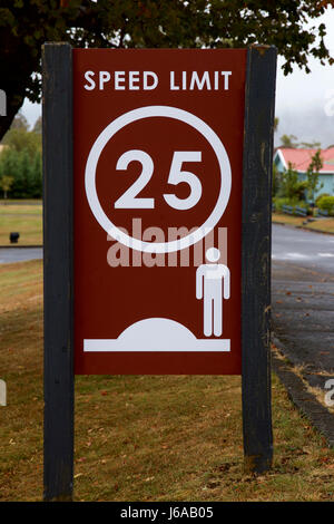 Road sign MAXIMUM SPEED 25 on white background, illustration Stock ...