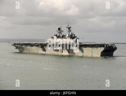 SAN DIEGO (May 15, 2017) Aviation Boatswain’s Mate (Handling) 3rd Class ...