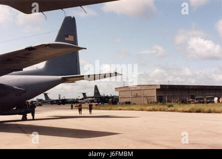 PLANES ON LANDING STRIP Stock Photo - Alamy