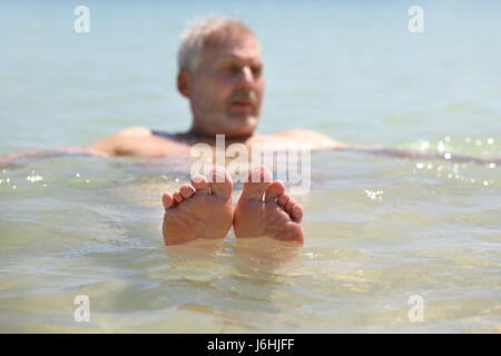 toes barefoot seniors senior citizens the elderly elderly people ...
