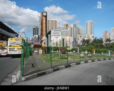 The Guadalupe Cloverleaf Interchange connects key roads in Mandaluyong ...