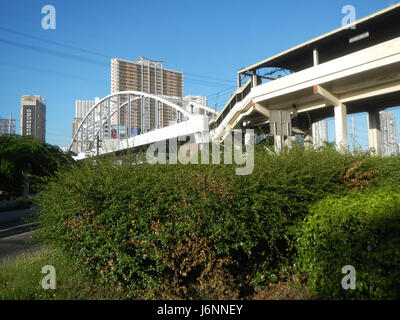 The Guadalupe Bridge, located in Makati, connects the cities of Makati ...