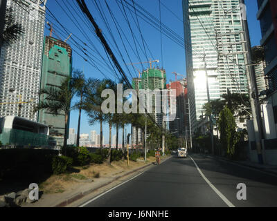 The Guadalupe Bridge, located in Makati, connects the cities of Makati ...