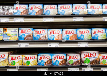 boxes of Jello brand mix on the shelves of a grocery store Stock Photo ...