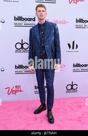 Machine Gun Kelly arrives at the Billboard Music Awards on Sunday, May ...