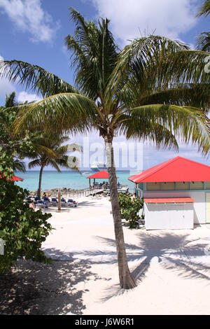 colorful beach huts in the bahamas Stock Photo - Alamy