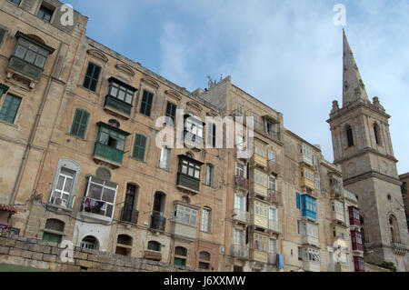Traditional window boxes in Valletta, Malta Stock Photo - Alamy