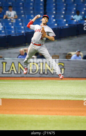 Los Angeles Angels shortstop Andrelton Simmons (2) in the third inning ...