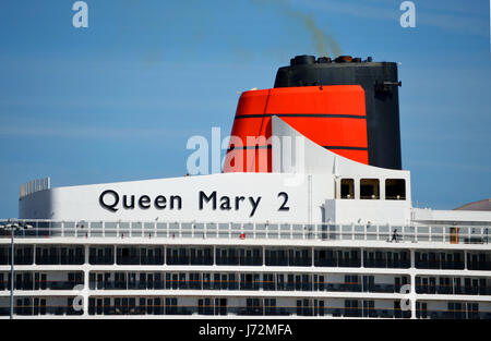 Queen Mary 2 Funnel Stock Photo - Alamy