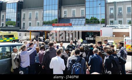 (left to right) North West Ambulance Service's Dave Kitchin, Merseyside ...