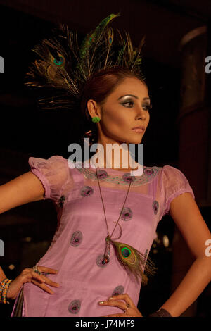 Asia, Bangladesh, Dhaka A young girl, a brick breaker Stock Photo - Alamy