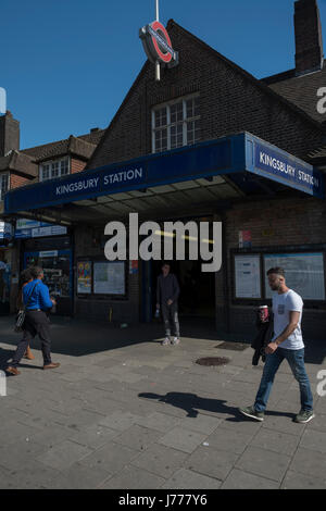 London Underground Tube Station: Kingsbury Stock Photo - Alamy