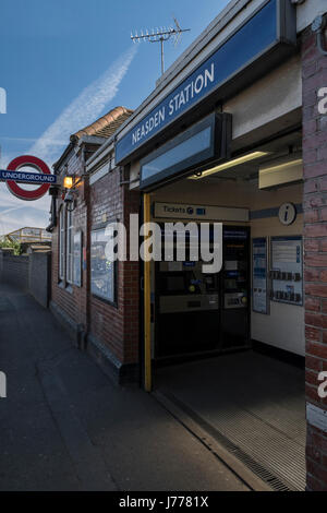 London Underground Tube Station: Neasden Stock Photo - Alamy