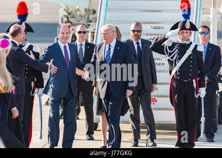 President Donald Trump arrives to board Air Force One, Monday, June 15 ...