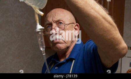 THE INCREDIBLE DR. POL, (from left): Dr. Jan Pol, Dr. Brenda ...