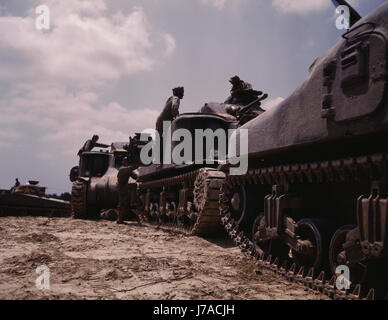 Convoy of M4 Sherman and M3 Grant tanks at Fort Knox, Kentucky, 1942 ...