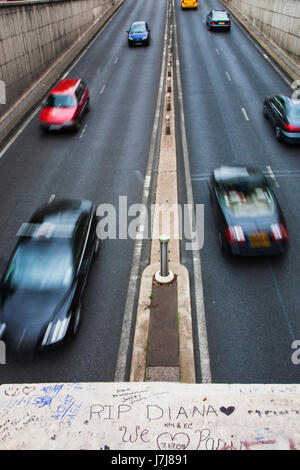 Alma bridge, Paris, France Stock Photo - Alamy
