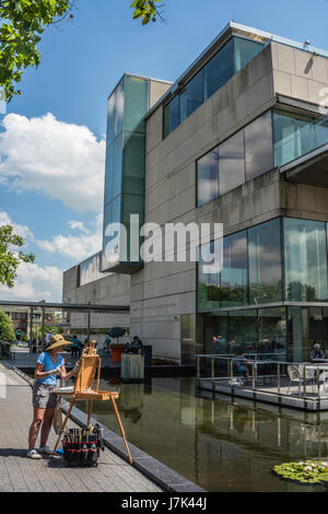 Creative artists painting outdoor scenery Stock Photo - Alamy