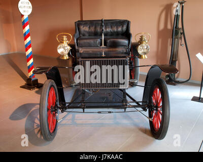 The 1903 Duryea Four-Wheeled Gasoline Surrey is an early automobile ...