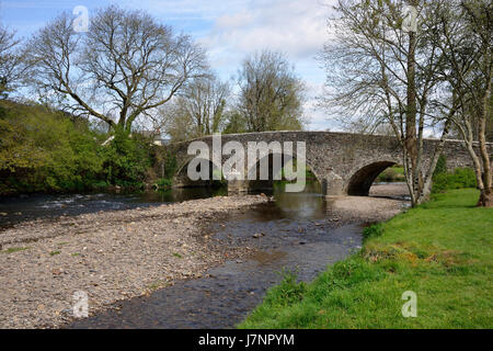 Bridge over the River Exe, Exebridge, a village on the border of Devon ...