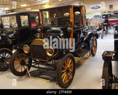 The 1915 Ford T Coupelet is an early model of the iconic Ford Model T ...