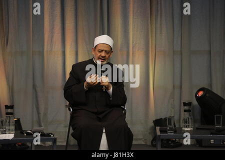 Ahmed el-Tayeb talks at the Kirchentag. The Grand Imam of al-Azhar ...