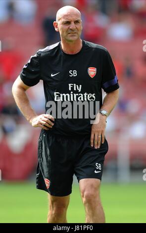 Arsenal Assistant Manager Steve Bould prior to the Premier League Stock ...