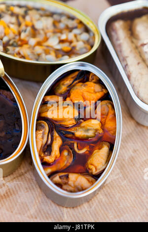 Canister of canned mussels. Healthy meal Stock Photo - Alamy