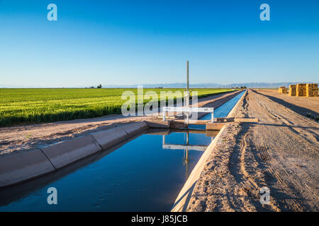 Agricultural irrigation canals and control facilities in the Imperial ...