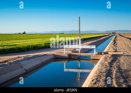 Agricultural irrigation canals and control facilities in the Imperial ...