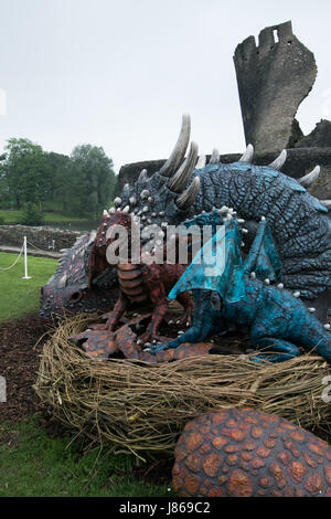 The dragons Dewi and Dwynwen at Caerphilly castle Stock Photo - Alamy